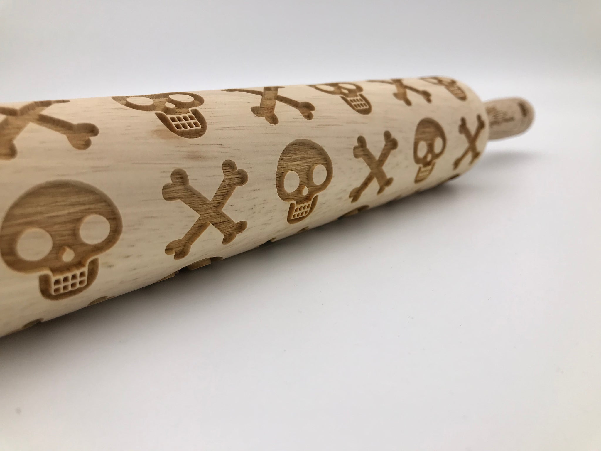 Skull and Crossbones Embossed Rolling Pin – sweetrollingpins